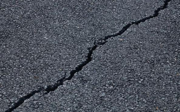 Why asphalt pavement cracks? - Changzhou Jiehe Machinery Co., Ltd.